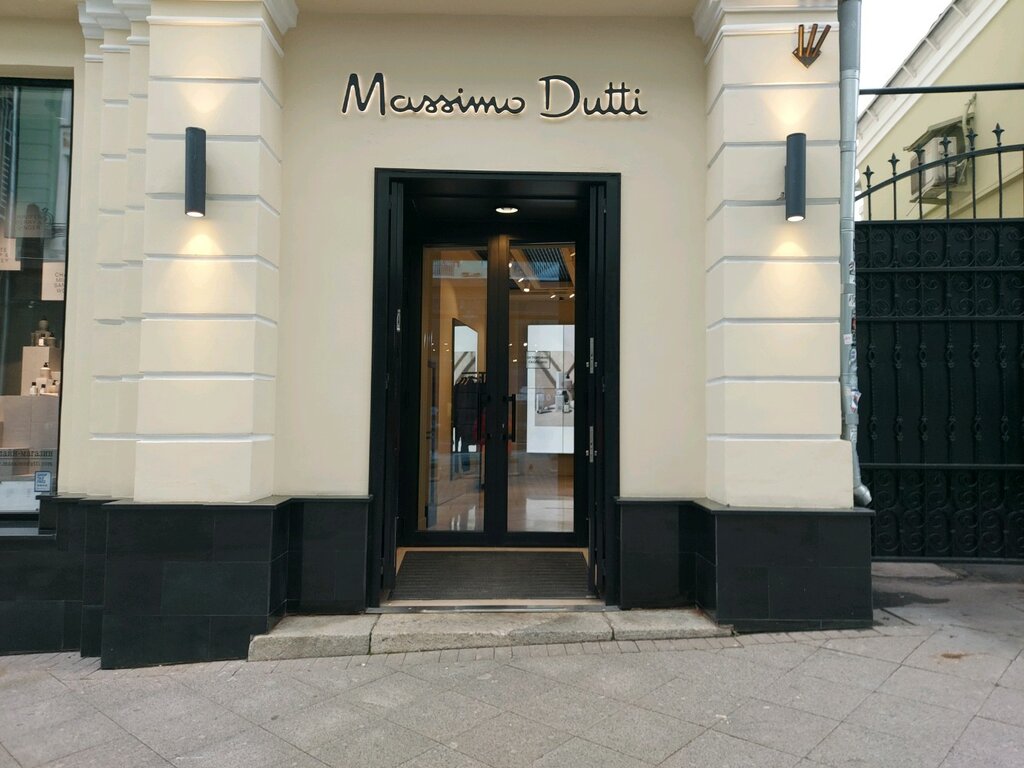 Giyim mağazası Massimo Dutti, Moskova, foto