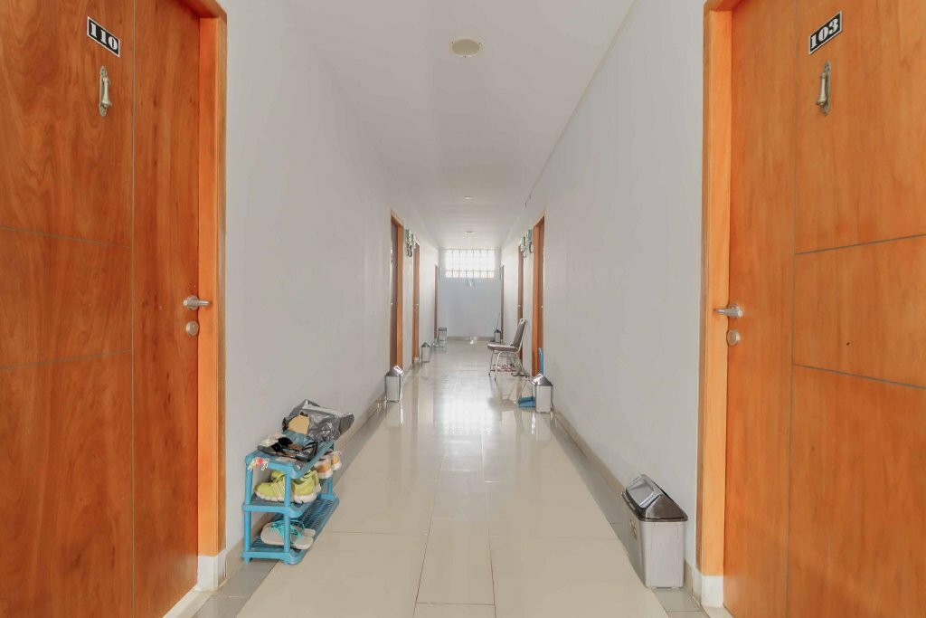 Otel KoolKost Syariah near Kampus Utama Universitas Budi Luhur, Tangerang, foto
