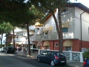 Hotel La Parigina (Via Miramare No:12, Lignano Sabbiadoro), otel  Lignano Sabbiadoro'dan