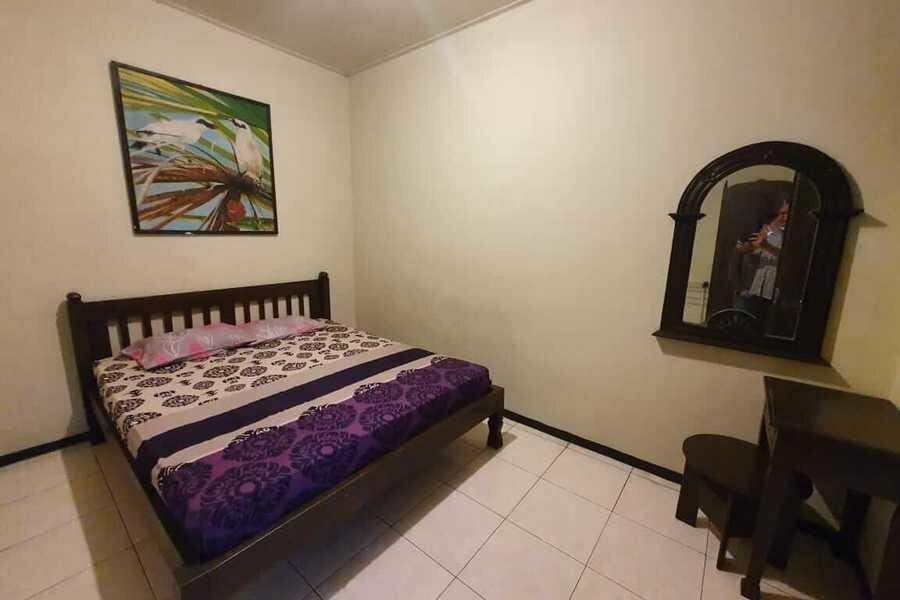 Otel Cakra Homestay Solo RedPartner, Surakarta, foto