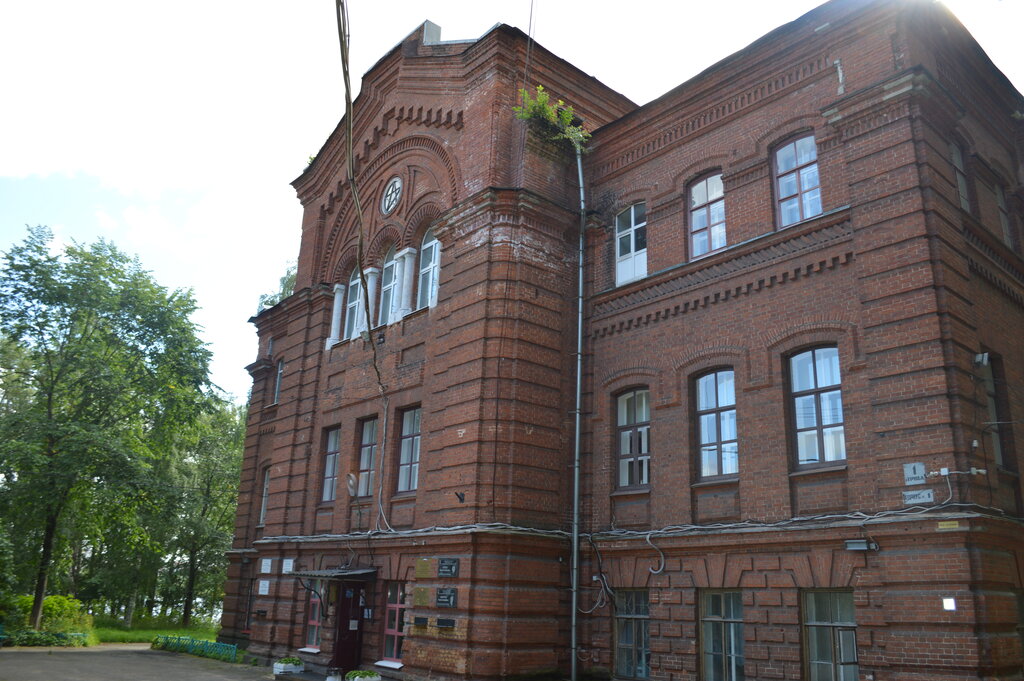 Anıt levhası, anıt taş Лесомеханический техникум, Cherepovets, foto