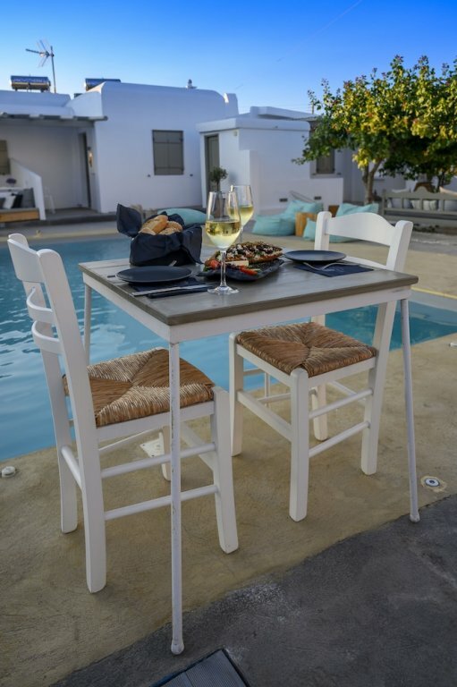 Otel White and Grey 2, Dünya, foto