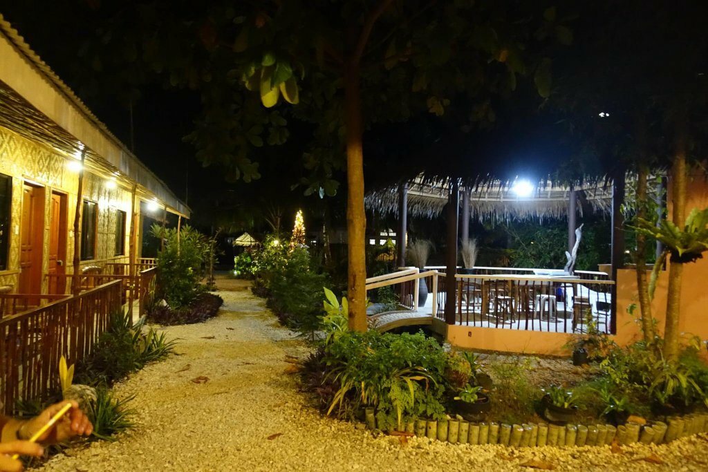Otel New Village Lodge, , foto