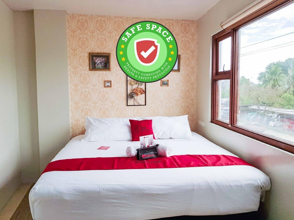 Otel RedDoorz Plus near Holy Name Medical Center, Tagbilaran, foto