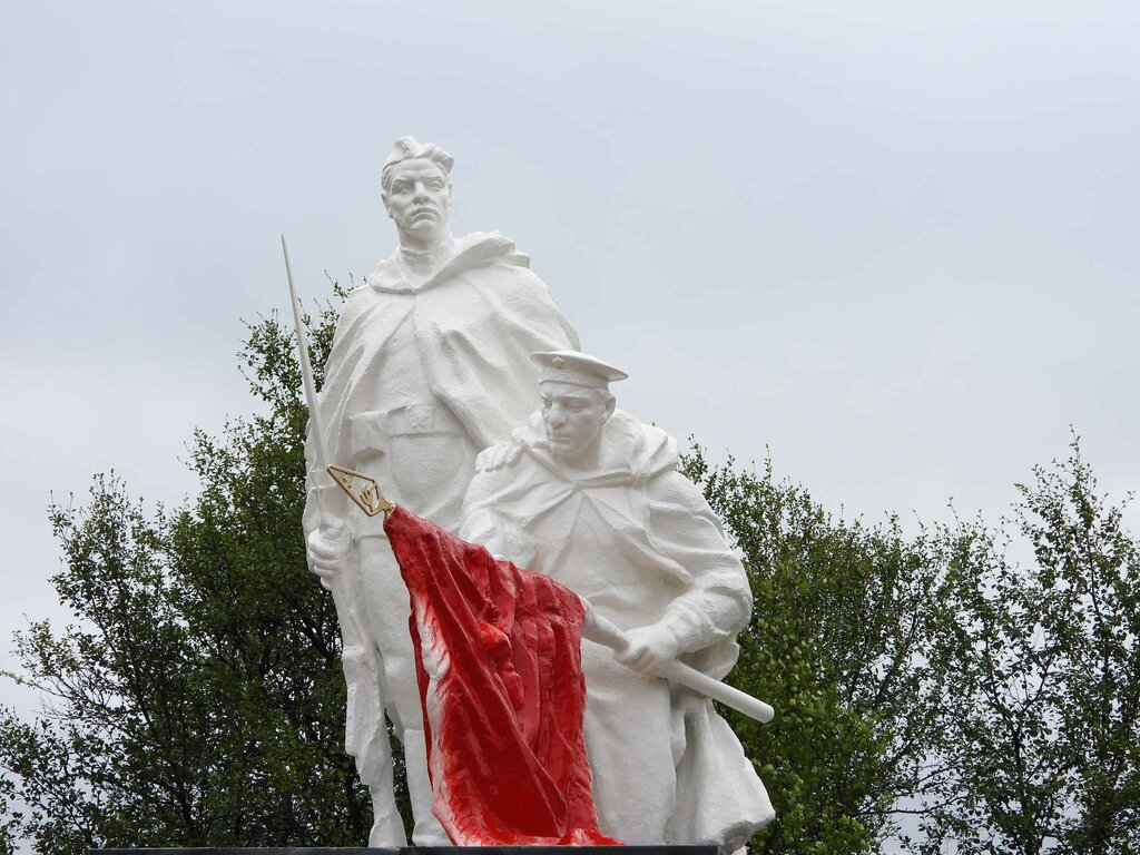 Anıt, heykel Памятник доблестным защитникам Советского Заполярья 1941-1944, Murmanskaya oblastı, foto