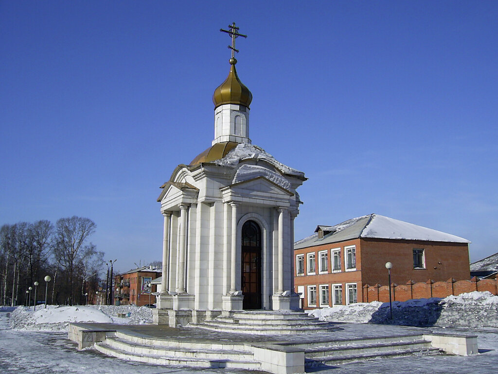 Şapel, haç anıtı Часовня иконы Божией Матери Всех Скорбящих Радость, Leninsk‑Kuznetski, foto