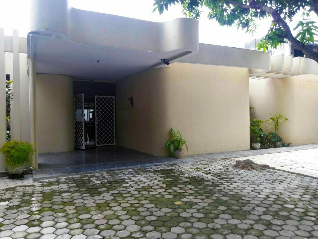 Otel Mango House RedPartner, Semarang, foto