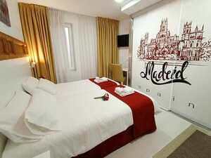 Hostal Royal Cruz (Calle Cruz No:26, Municipios Madrid), otel  Madrid'den