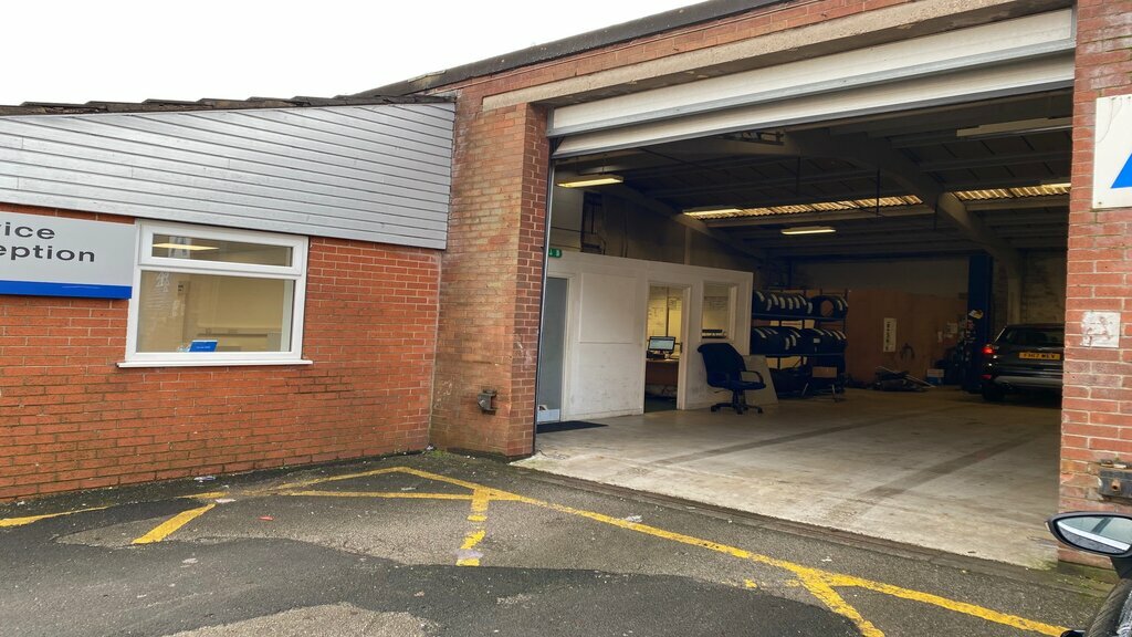 Otomobil parçaları imalatı Ford Service Centre Chorley, İngiltere, foto