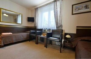 Hotel Orlik (Lesser Poland Voivodeship, Powiat Nowosądecki, Krynica-Zdrój, Krynica Zdrój), otel  Krinitsa'dan