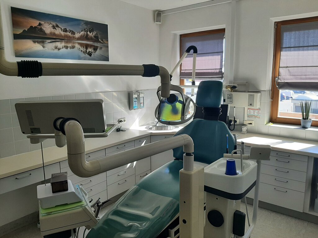 Özel ağız ve diş sağlığı klinikleri ve muayenehaneleri Kaiser Dental – Sebastian Jerusel, Dünya, foto
