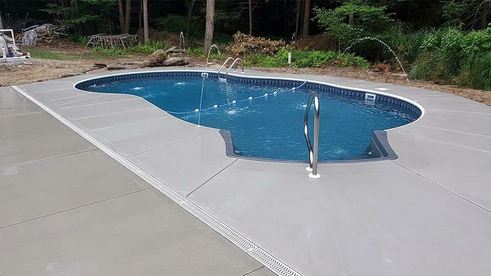 Yüzme havuzları Custom Pools and Spas by DeRichie Inc, Carbondale, foto