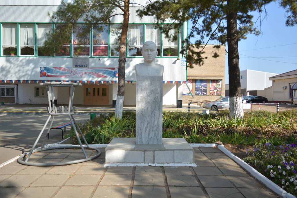 Anıt, heykel Бюст Герою СССР С.П. Лабужскому, Orenburg, foto