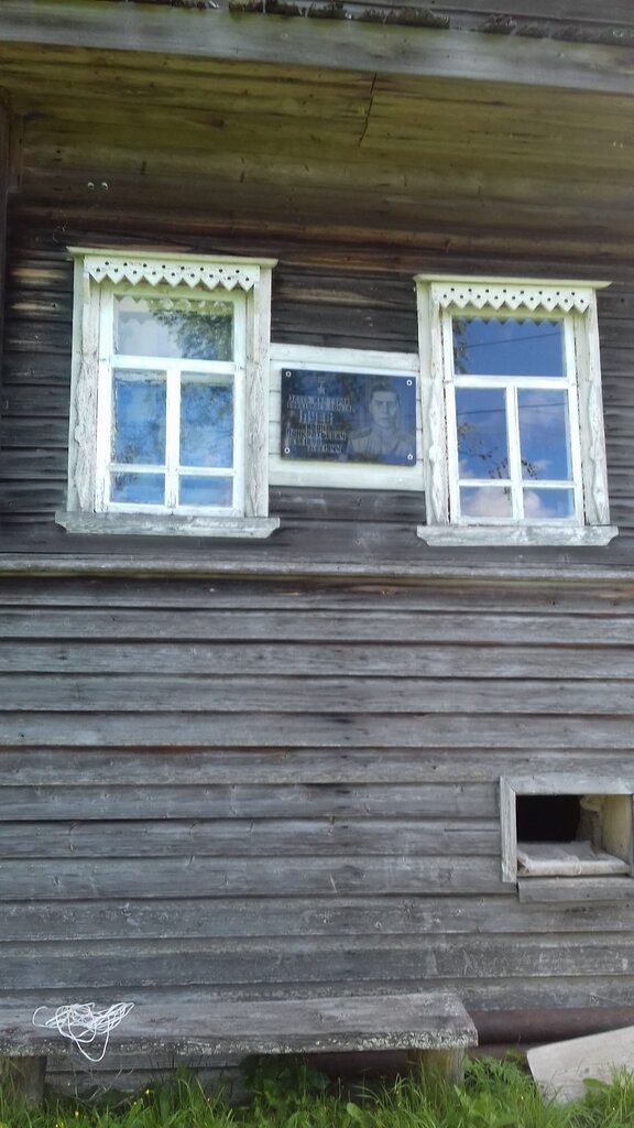 Anıt levhası, anıt taş Герою Советского Союза Ивану Панкратьевичу Луеву, Vologodskaya oblastı, foto