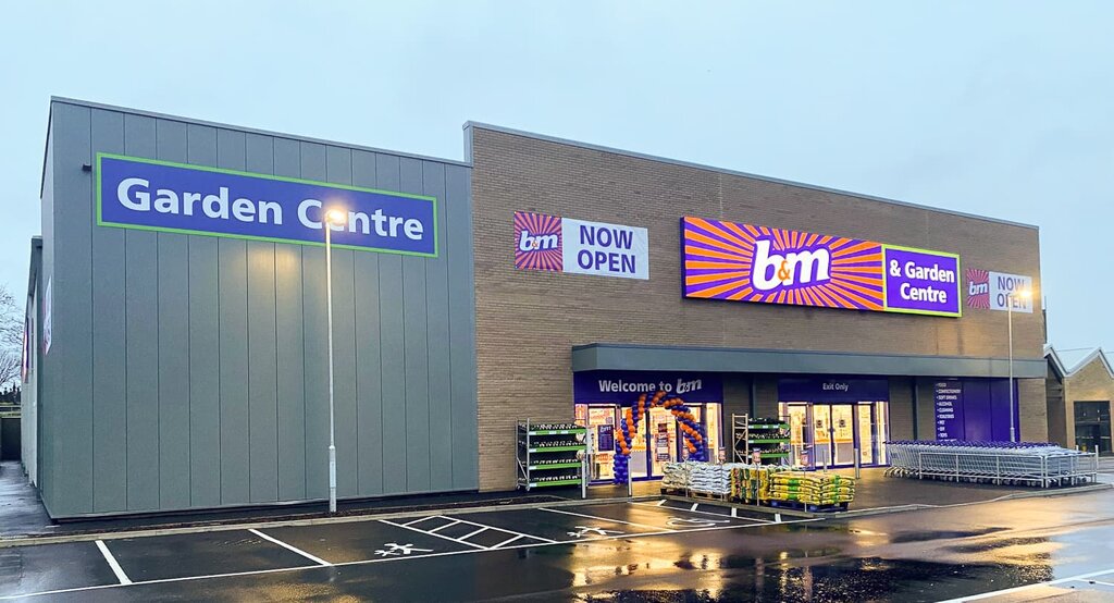 Şans oyunları B&m Store with Garden Centre, İngiltere, foto