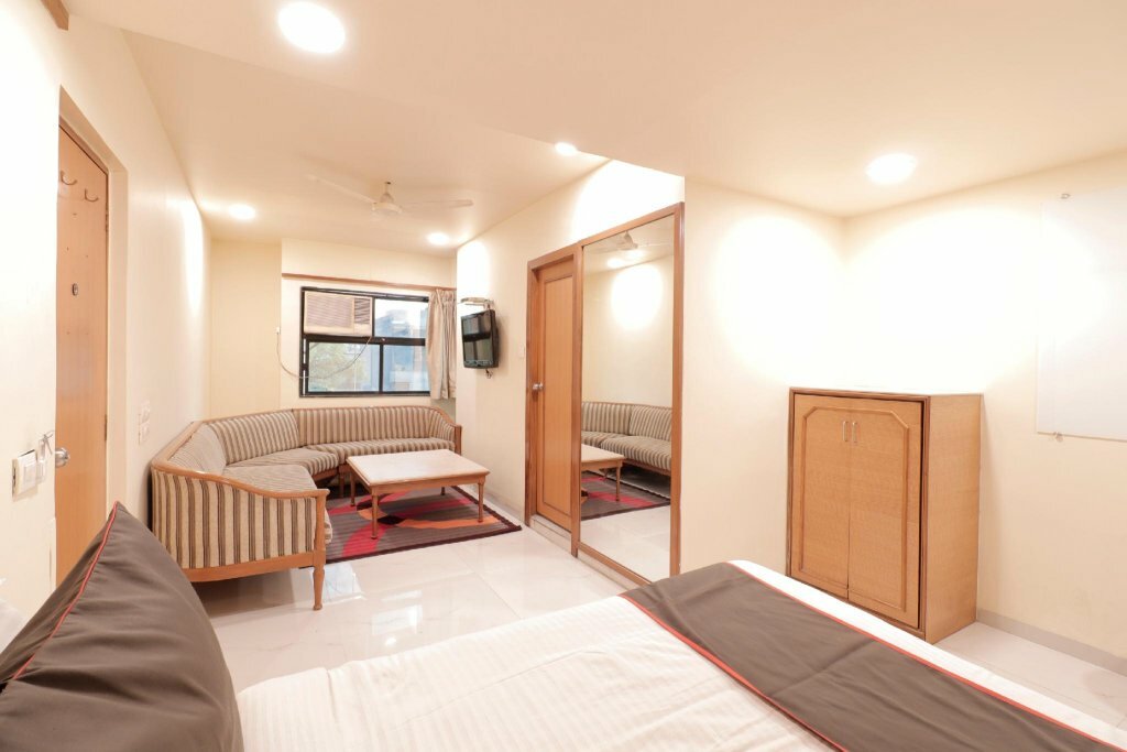 Otel Oyo 78661 Collection O Ashram Road, Ahmadabad, foto
