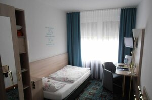 Tiptop Hotel Stadthotel Geis (Hesse, Waldeck-Frankenberg, An der Stadthalle, 6), otel  Bad Neustadt an der Saale'den