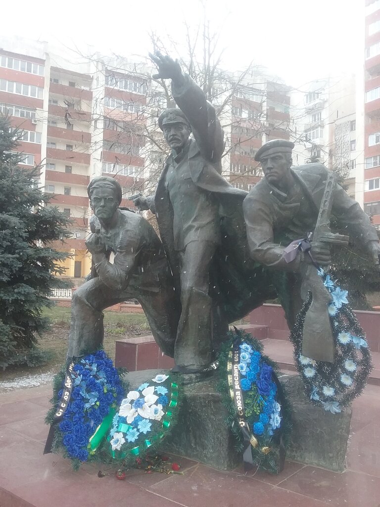 Anıt, heykel Братская могила моряков-десантников, Yevpatorya, foto