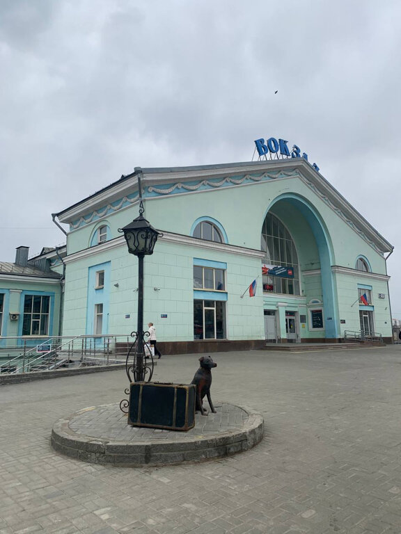 Park, sokak heykeli Присядь на дорожку, Kirov, foto