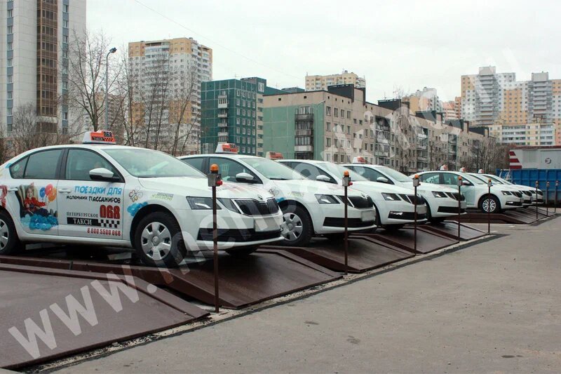 Vinç firmaları Parkingi Megapolisa, Zareçny, foto