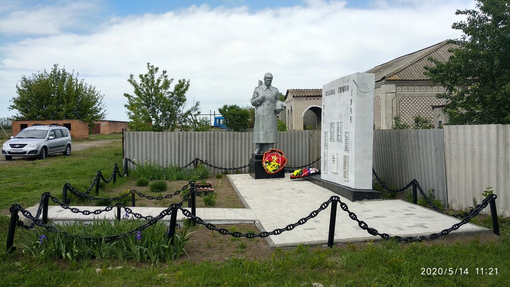 Anıt, heykel Братская могила, Rostovskaya oblastı, foto