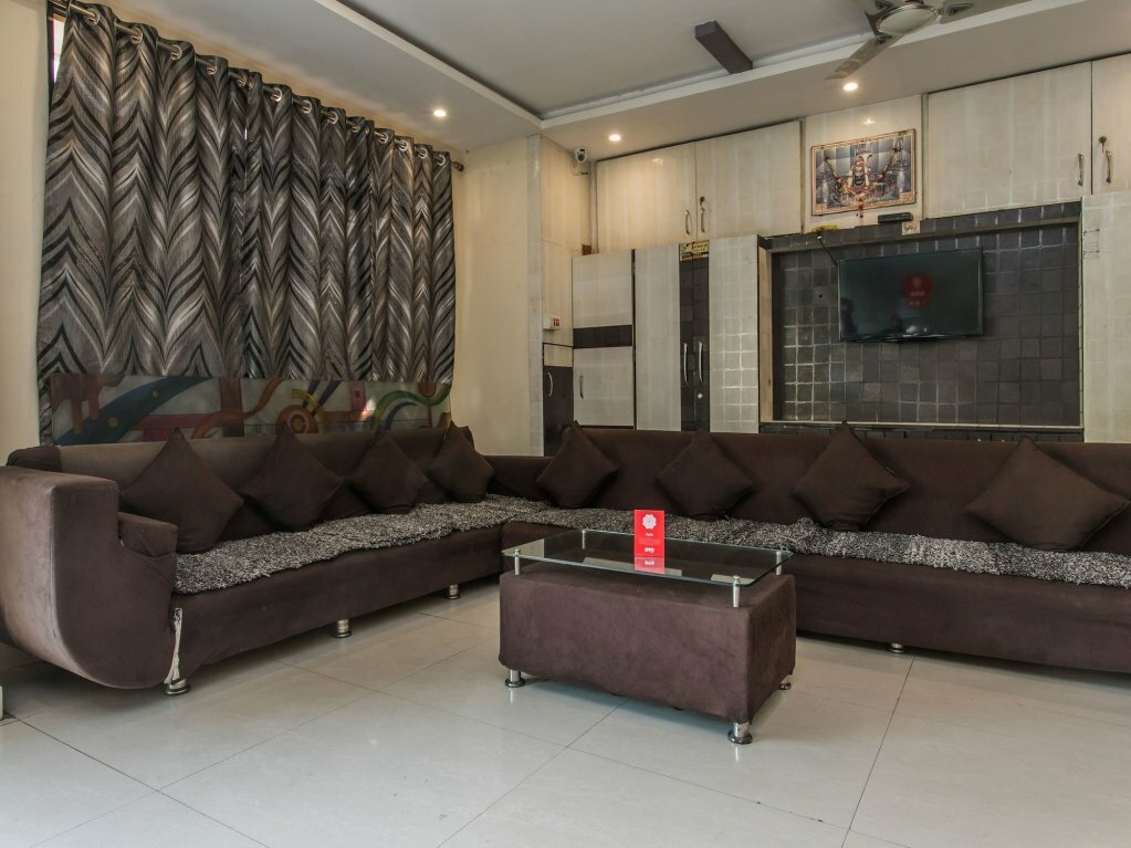Otel Oyo 13531 Hotel Sundaram Palace, Ujjain, foto