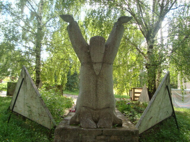 Anıt, heykel Скорбящая мать, Kirovskaya oblastı, foto