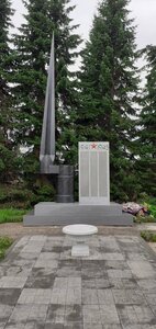 Землякам, павшим в годы Великой Отечественной войны (Tyumen Region, Yarkovskiy rayon, selo Iyevlevo, Oktyabrskaya ulitsa), anıt, heykel  Tümen (Tiumenskaya) oblastından