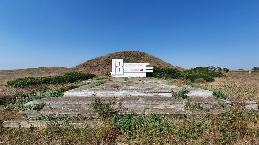 Anıt, heykel Место боев воинов-десантников, Kırım Cumhuriyeti, foto
