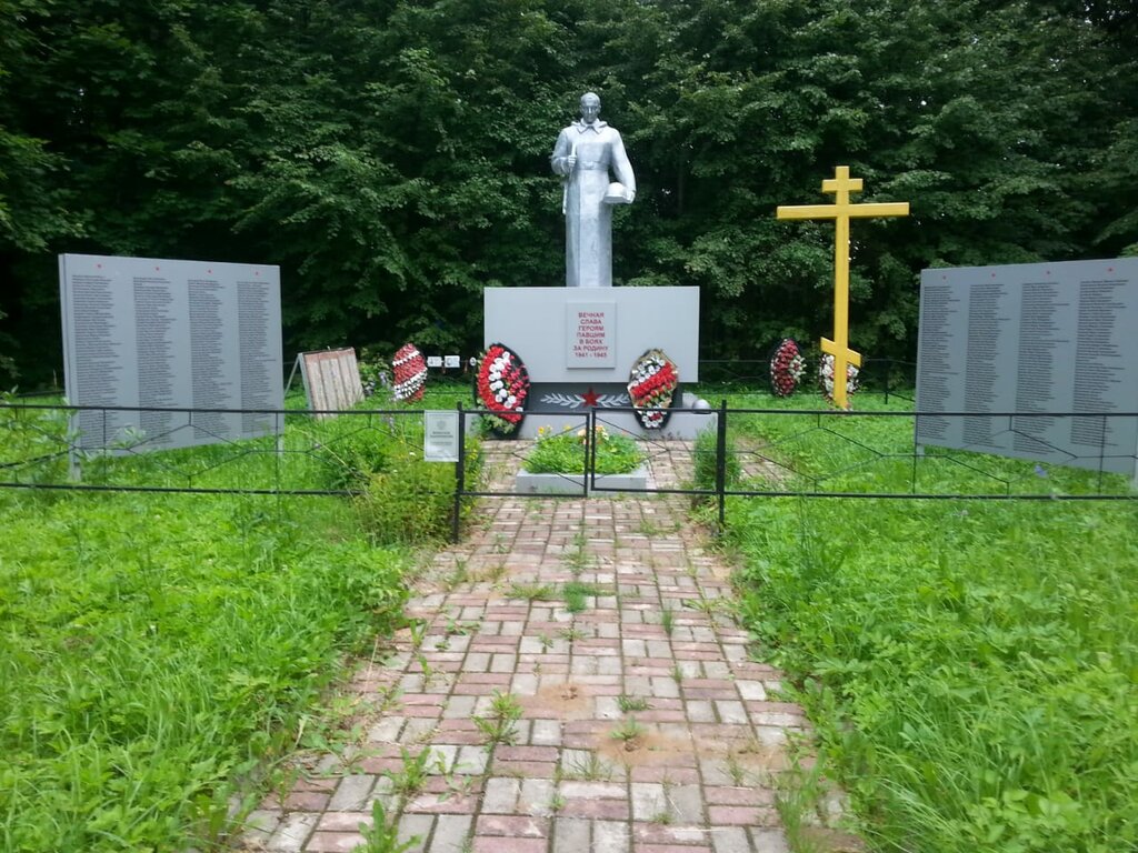 Anıt, heykel Братская могила, Kalujskaya oblastı, foto