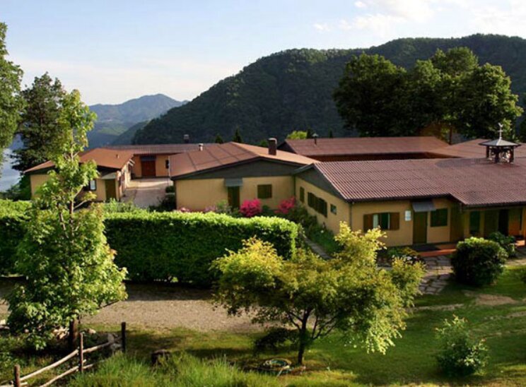 Dini dernekler Monastero dei Ss. Pietro e Paolo Societa' Agricola, Piyemonte, foto