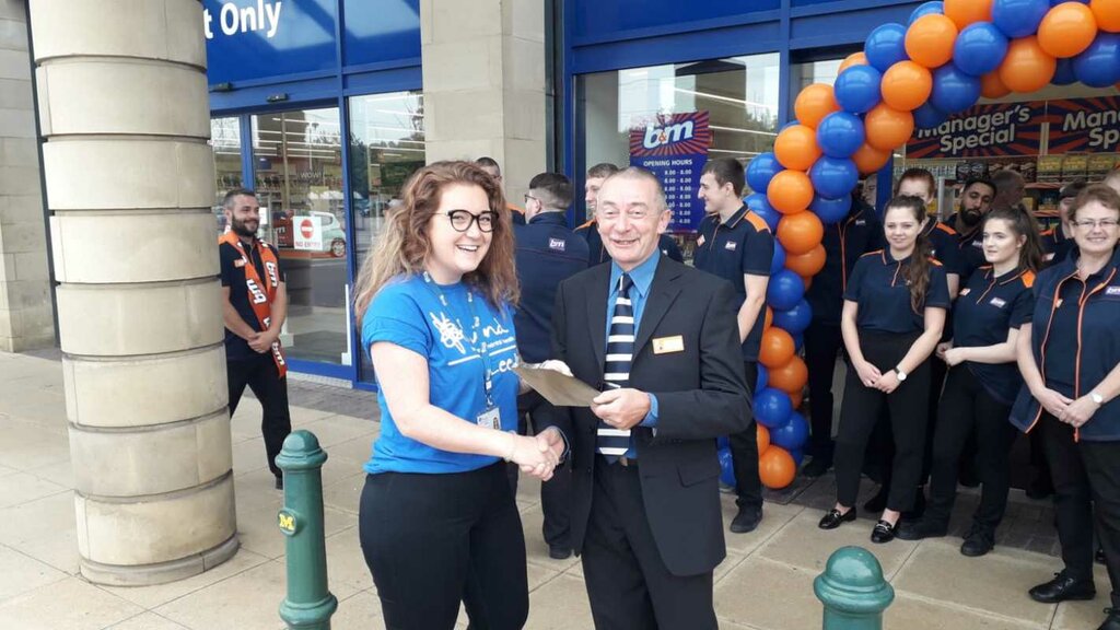 i̇ndirim ve fırsat sistemleri B&m Store, Leeds, foto