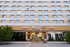 Druzhba (Druzhby Narodiv Boulevard No:5), otel  Kiev'den