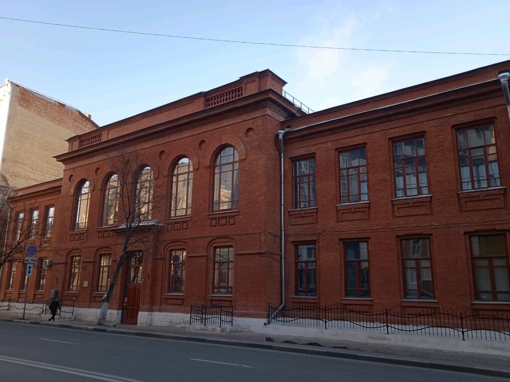Eğitim altyapısı Самарская государственная областная академия Наяновой, факультет международных отношений, Samara, foto