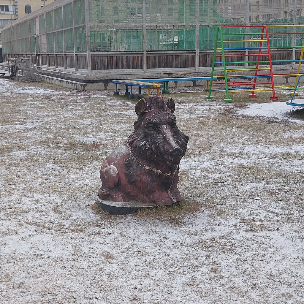 Park, sokak heykeli Пумба, Yekaterinburg, foto