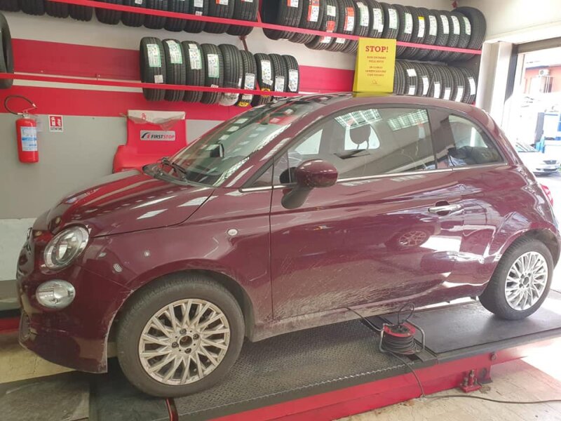 Jant ve lastikçiler New Lido Gomme, Lazio, foto