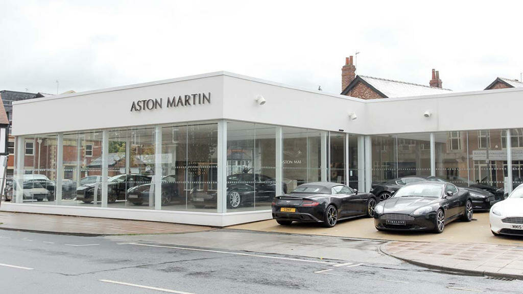 Otomobil satış galerileri Aston Martin Manchester, İngiltere, foto