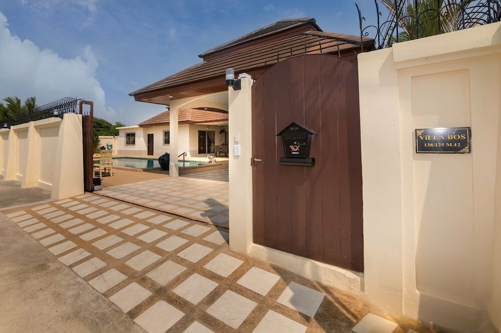 Otel Villa Bos 5 min Beach and close to walking street, Pattaya, foto