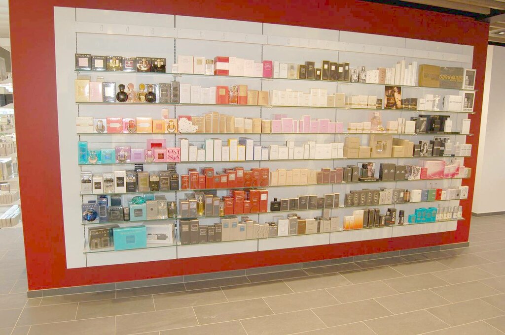 Kozmetik ve parfümeri mağazaları Pharmacie du Levant, Fribourg, foto