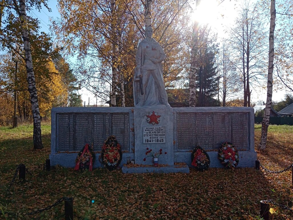 Anıt, heykel Воинам, павшим в Великой Отечественной войне, Kirovskaya oblastı, foto