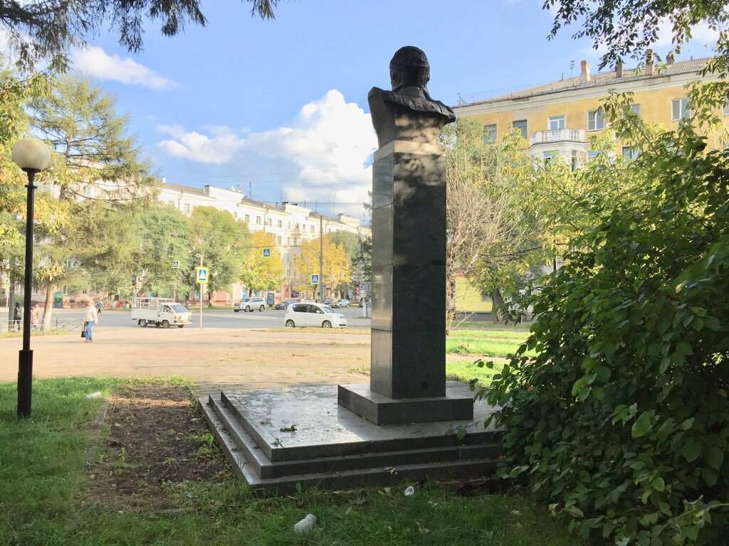 Anıt, heykel Лётчик Герой Советского Союза Алексей Маресьев - первостроитель Комсомольска-на-Амуре, Komsomolsk‑at‑Amur, foto