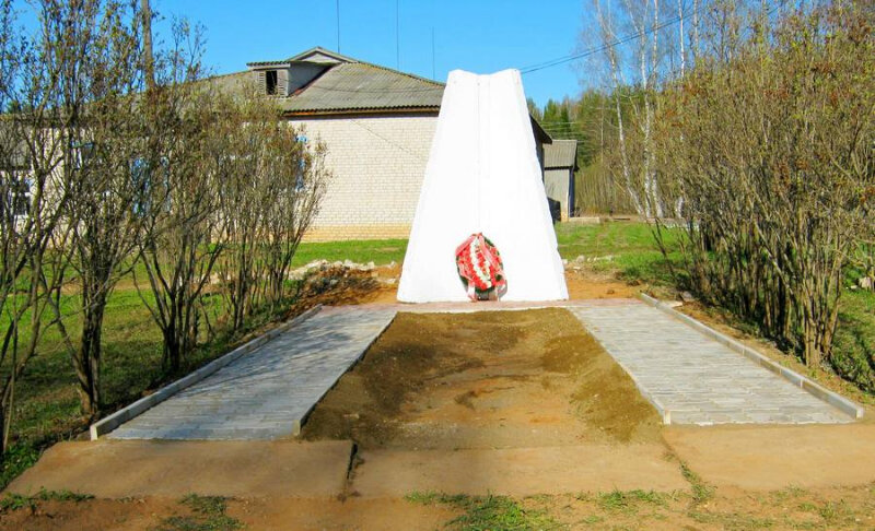Anıt, heykel Воинам, погибшим в годы Великой Отечественной войны, Kirovskaya oblastı, foto