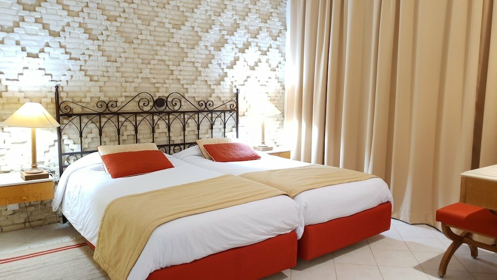Otel Ras El Ain, Tuzer, foto