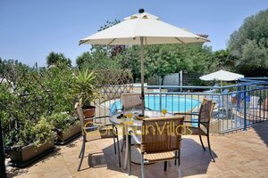 Large Pool & Garden Sauna Jacuzzi Table tennis Peaceful Area Near to the Sea (Paphos District, Peyia), otel  Baf İlçesi'nden