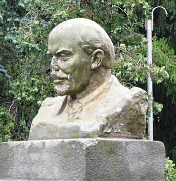 Anıt, heykel В.И. Ленин, Karaçay‑Çerkez Cumhuriyeti, foto