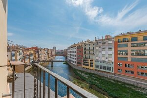 Apartaments De L'Onyar (Comunidad Autònoma de Cataluña, Girona, Calle Girona, 39), otel  Girona'dan