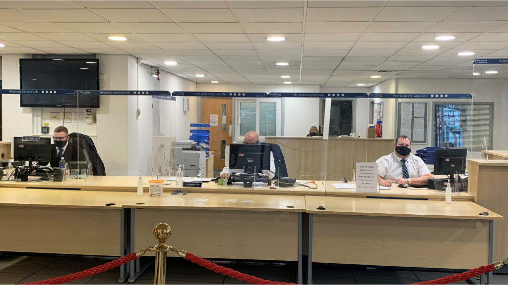 Otomobil parçaları imalatı Ford Service Centre Altrincham, İngiltere, foto