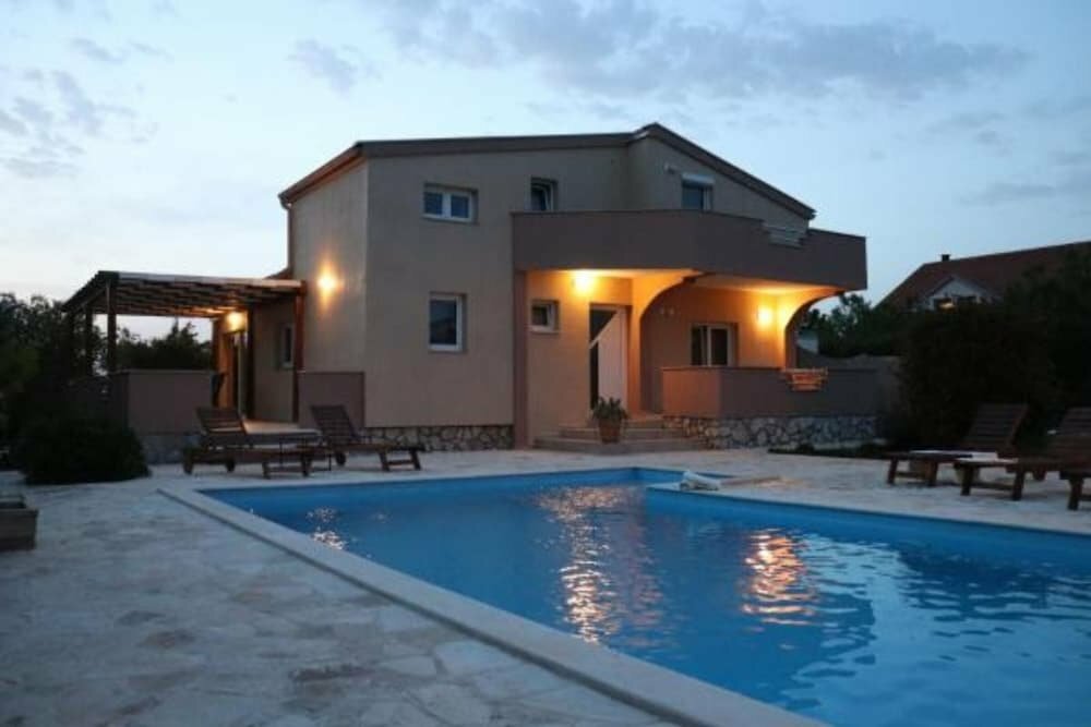 Otel Casa Duje With Lovely Pool, Zadar Bölgesi, foto