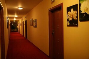 Hotel Karolinka (E30 Polska, 24), otel  Gogolin'den
