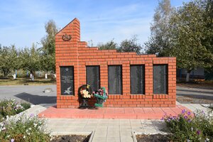 Воинам-землякам, павшим в Великой Отечественной войне (Lipetsk Region, Volovskiy munitsipalny okrug, selo Zamarayka), anıt, heykel  Lipetskaya oblastından